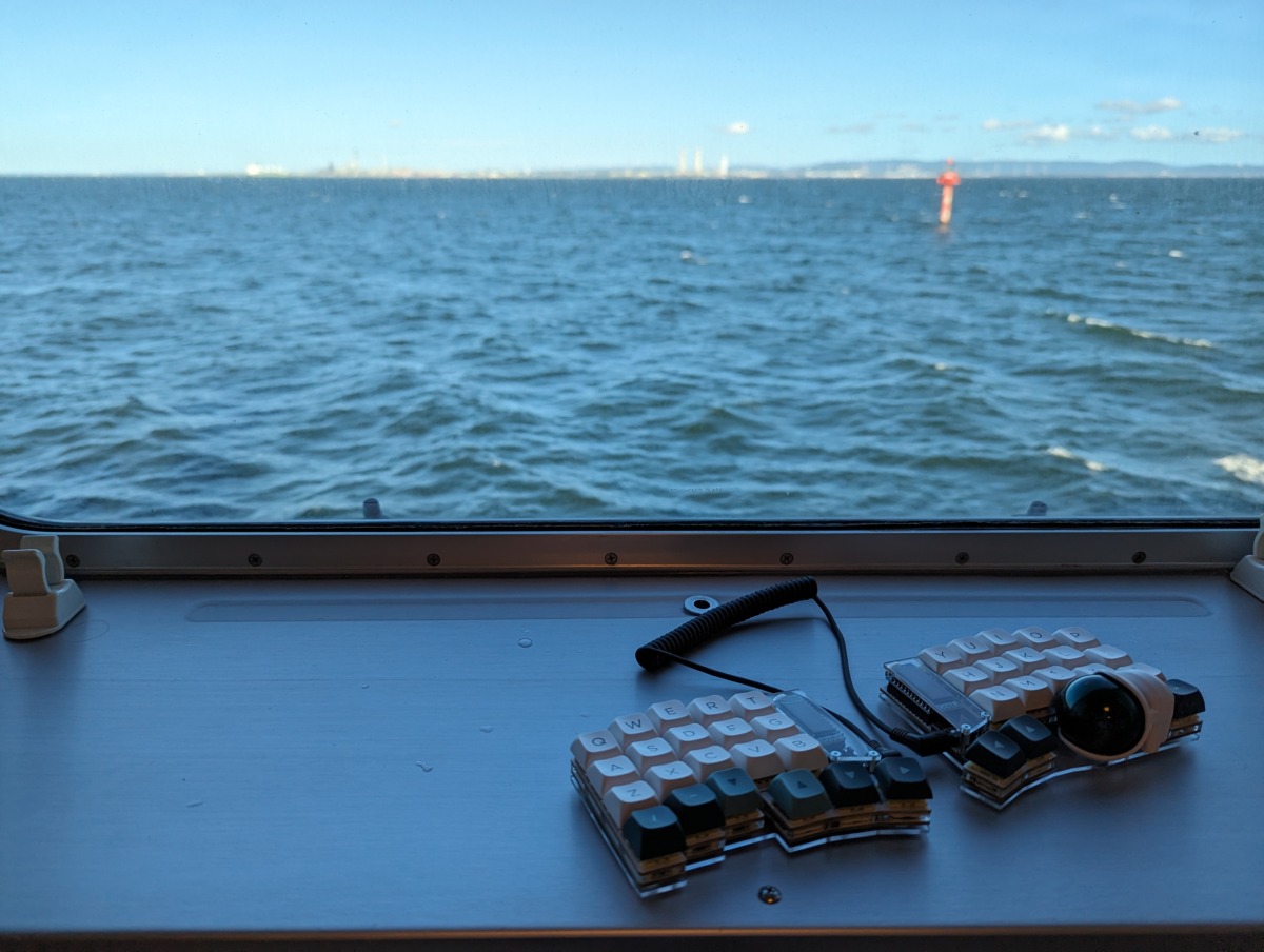 Keyball 39レビュー | すばらしいが悩ましい。副作用に根気よく向き合えるか – naenote.net