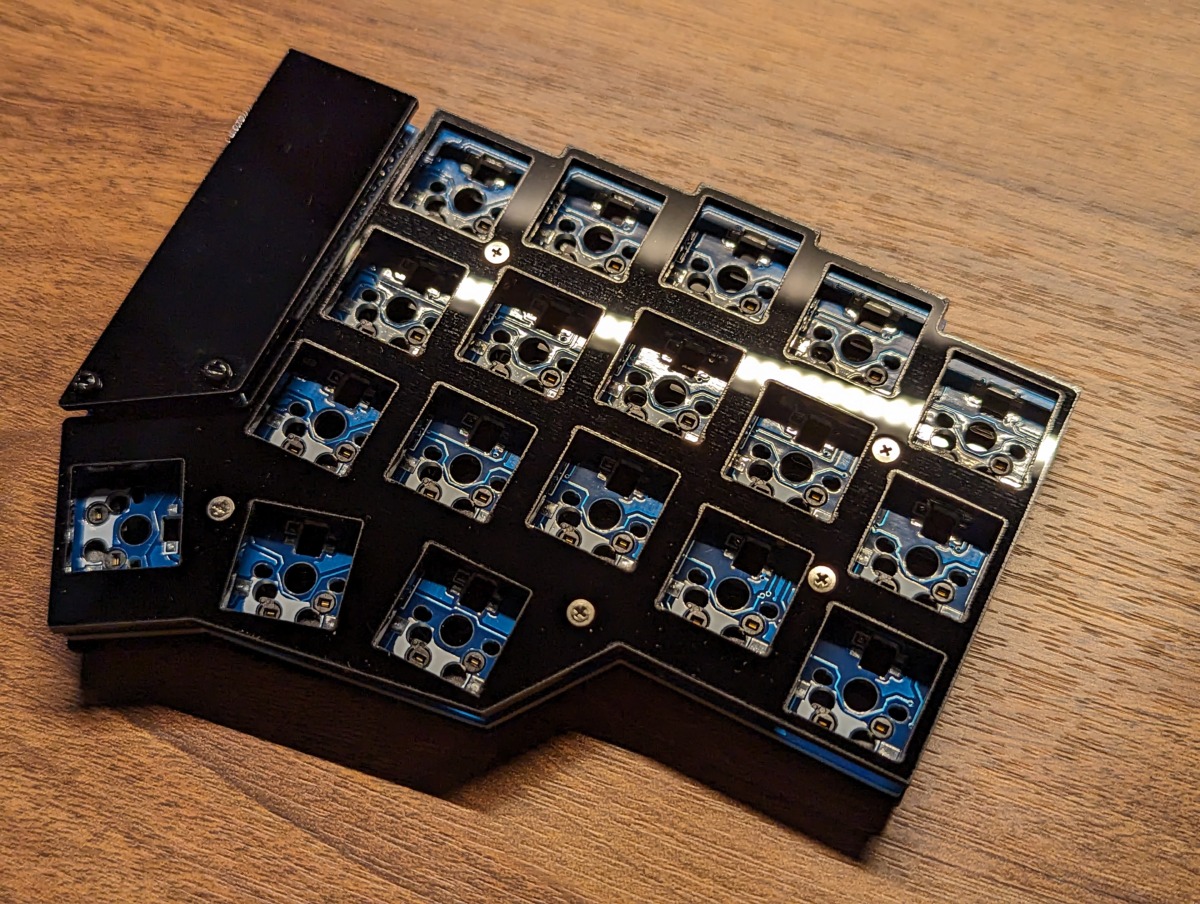 Corne Mini（5 columns crkbd）を最小コストで組み立てられたのでレビュー – naenote.net